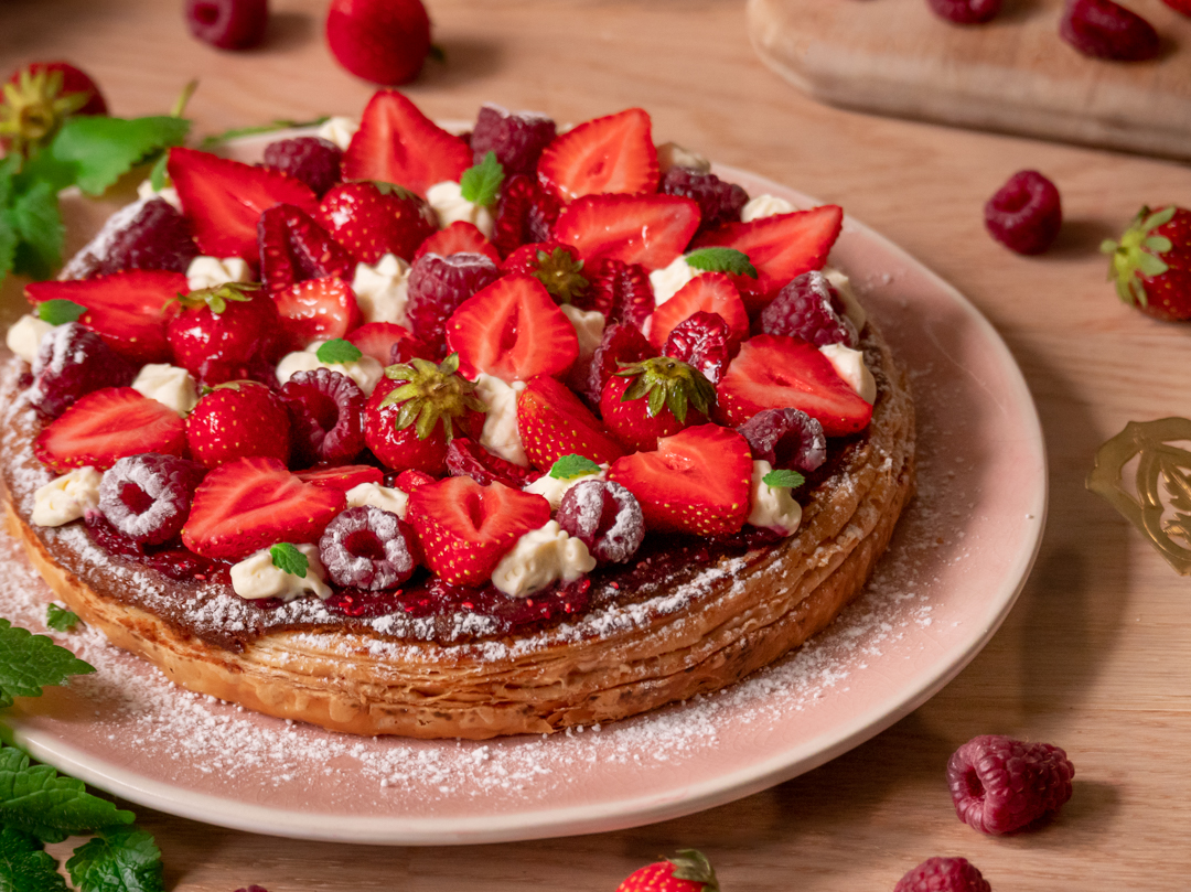 RECETTE TARTE AUX FRUITS ROUGES ET GANACHE MONTÉE MÉLISSE - Alice Mabilon