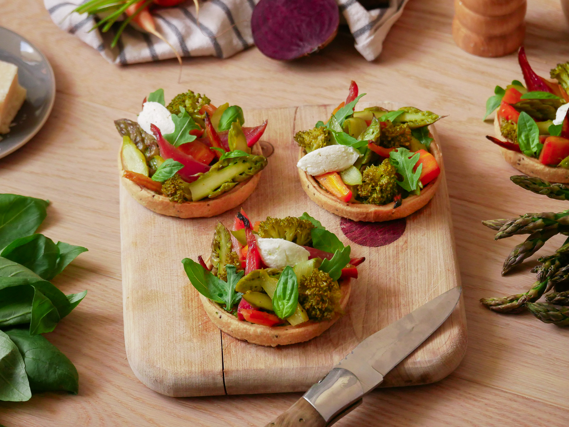RECETTE TARTE VEGETARIENNE AUX LÉGUMES DE PRINTEMPS - Alice Mabilon