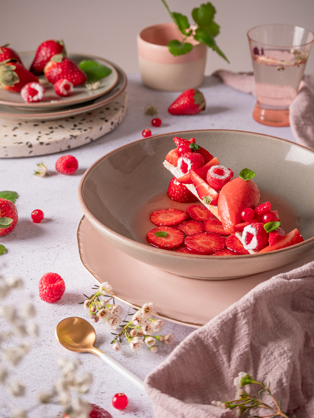 RECETTE NAGE DE FRAISES, SORBET FRAISE, SABLÉ CITRON - Alice Mabilon