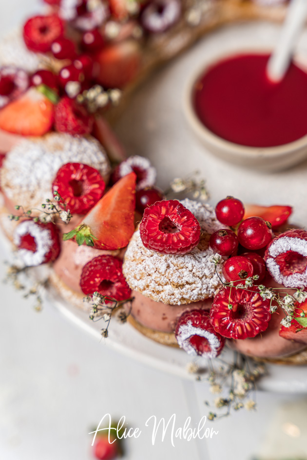 RECETTE COURONNE DE CHOUX AUX FRUITS ROUGES FAÇON PARIS-BREST - Alice ...