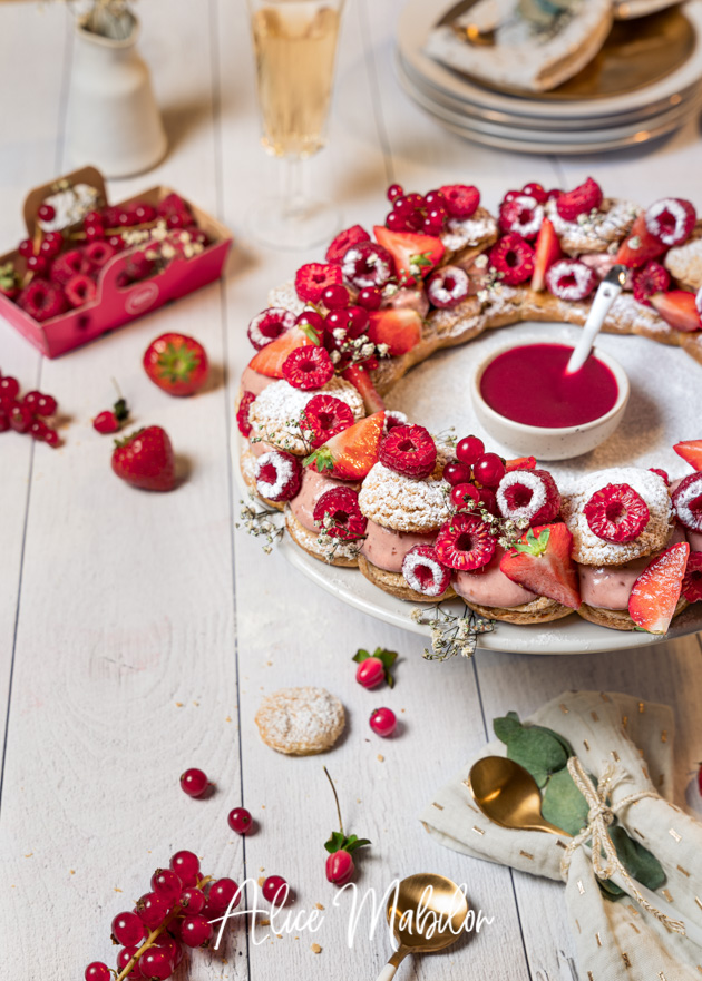 RECETTE COURONNE DE CHOUX AUX FRUITS ROUGES FAÇON PARIS-BREST - Alice ...
