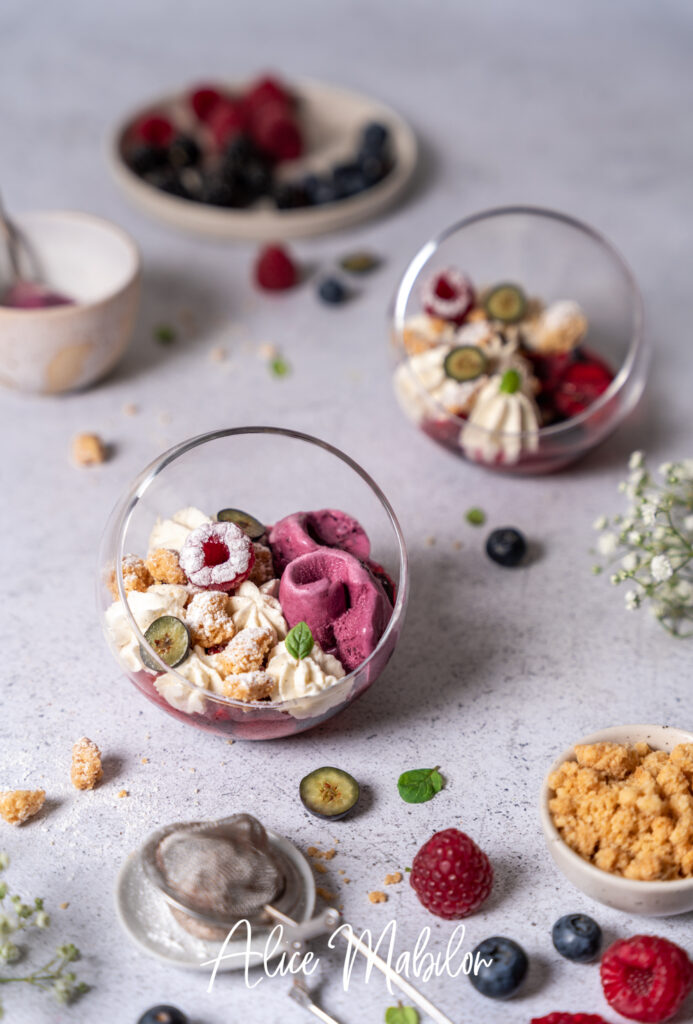 RECETTE CRUMBLE FRUITS ROUGES MOUSSE MASCARPONE VANILLE - Alice Mabilon